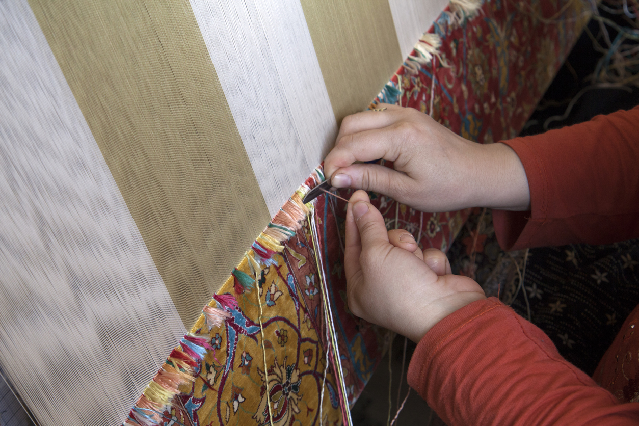The Difference Between Machine-Made and Hand-Knotted Oriental Rugs in ...